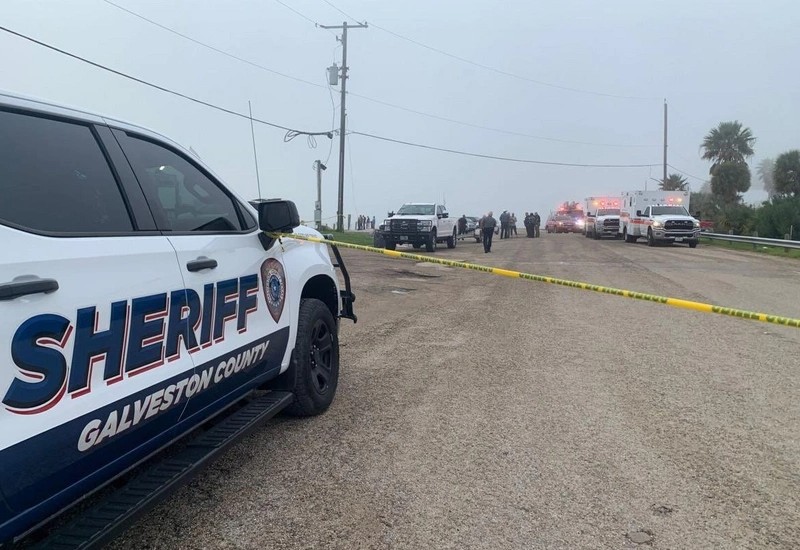 Texasda Meksika harbiy-dengiz kuchlari samolyotining qulab tushishi ...