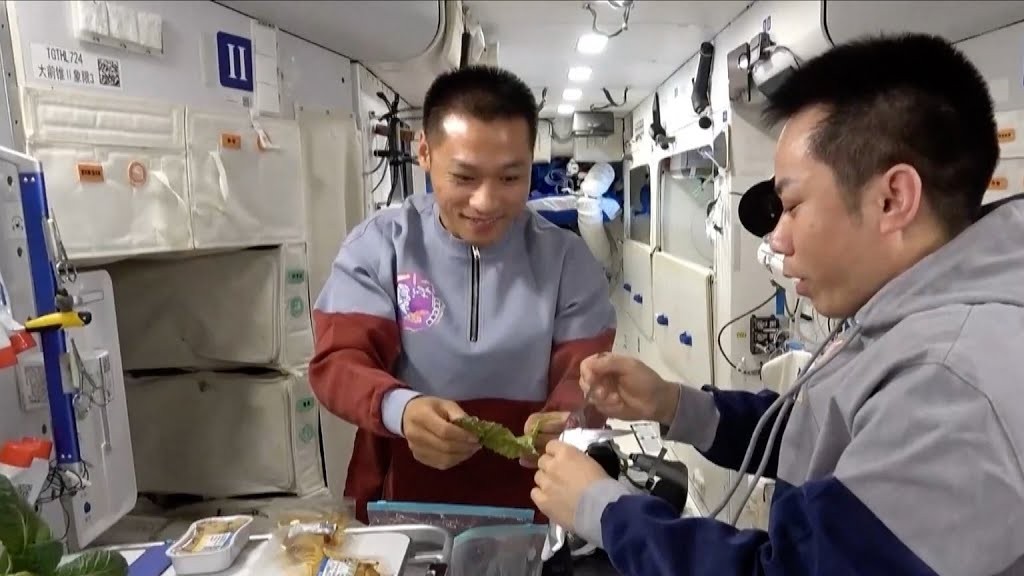 Chinese astronauts enjoy an abundant meal in space to greet new year