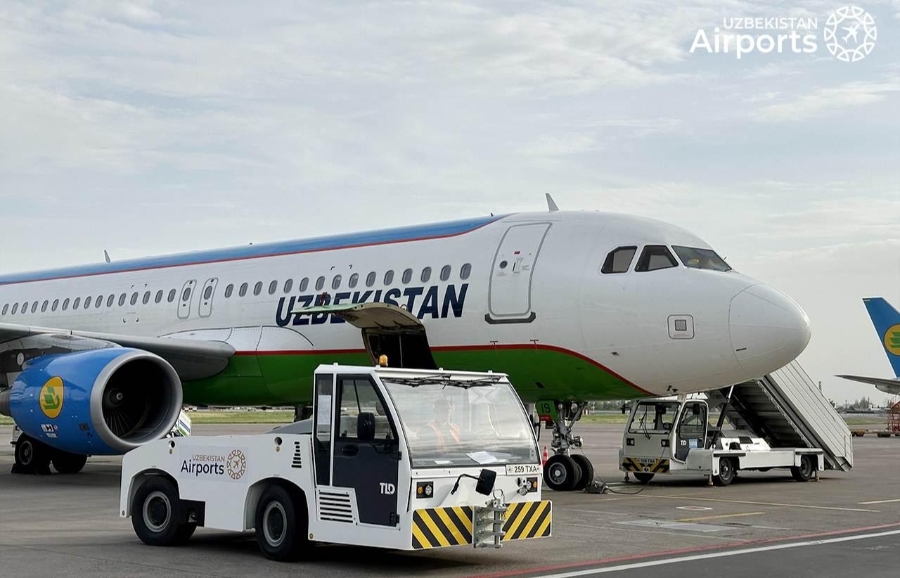 Toshkent aeroporti yangi samolyot buksirlarini foydalanishga qabul qildi