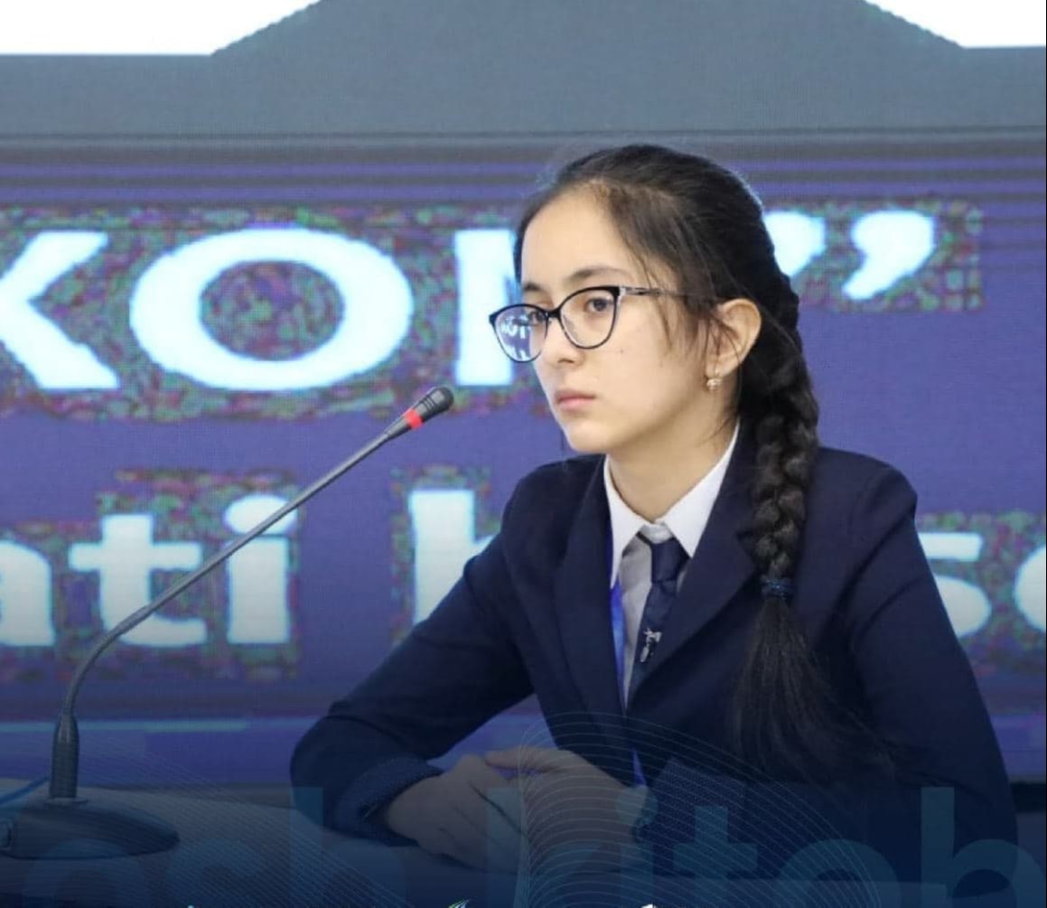 Buxorolik o'quvchi qiz "Yosh kitobxon" tanlovining g'olibi bo'lib ...