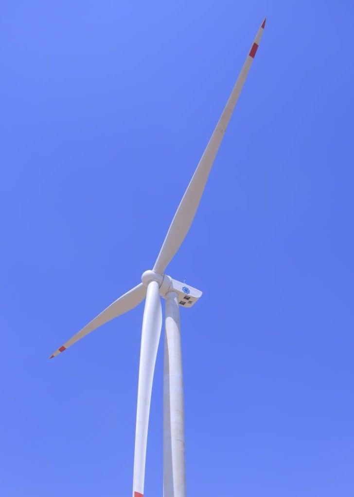 Navoiyda Oʻzbekistondagi ilk shamol trubinasi oʻrnatildi