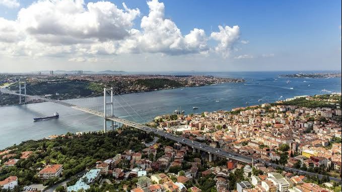 Turkiyada boʻlib turgan oʻzbekistonliklarga odam gavjum joylardan ...