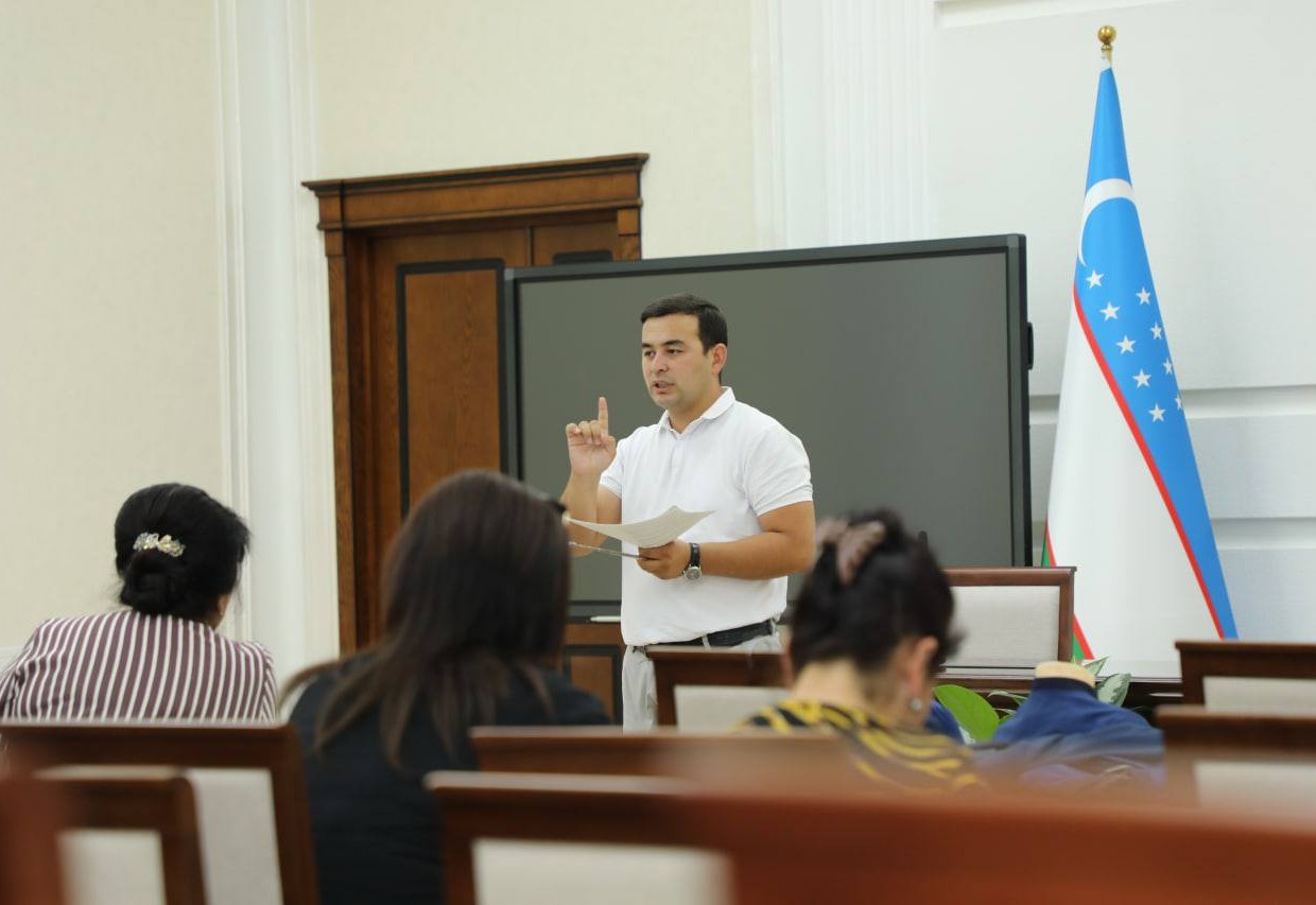 Oʻquvchilarni maktab formasi bilan taʼminlash yuzasidan tadbirkorlar ...