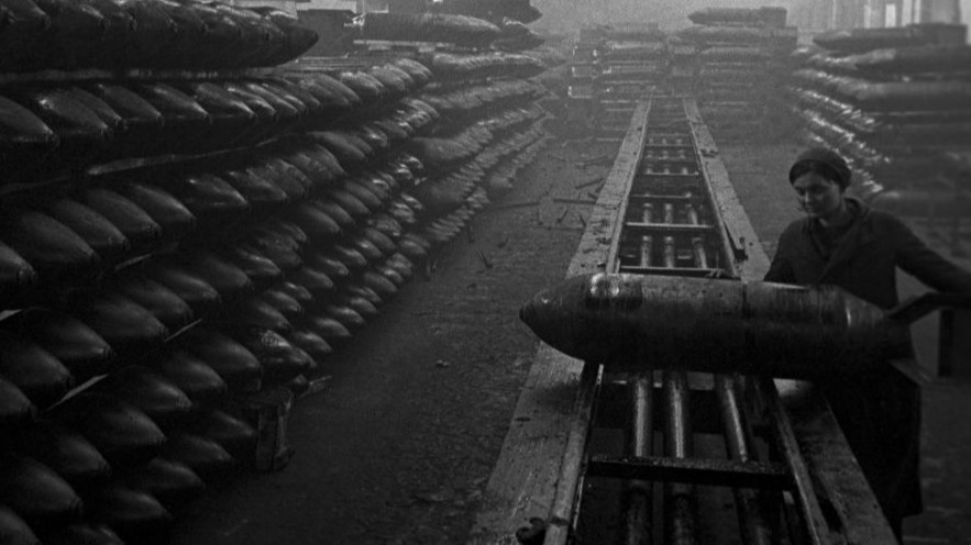 Ikkinchi jahon urushi yillarida O'zbekistonda 300 ta sanoat korxonasi ...