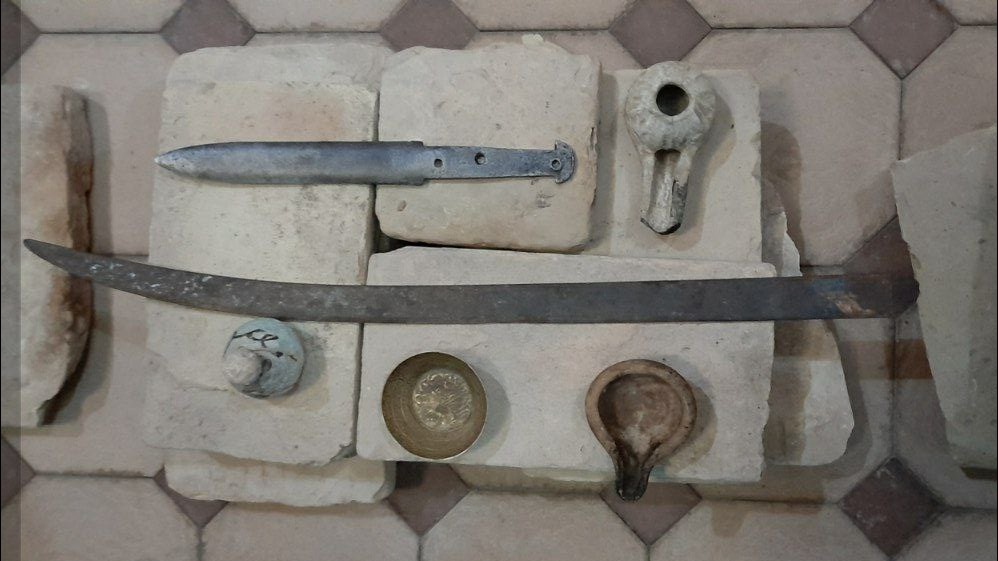 Axsikent qilichsozligi tarixi uzoq tarixga borib taqaladi